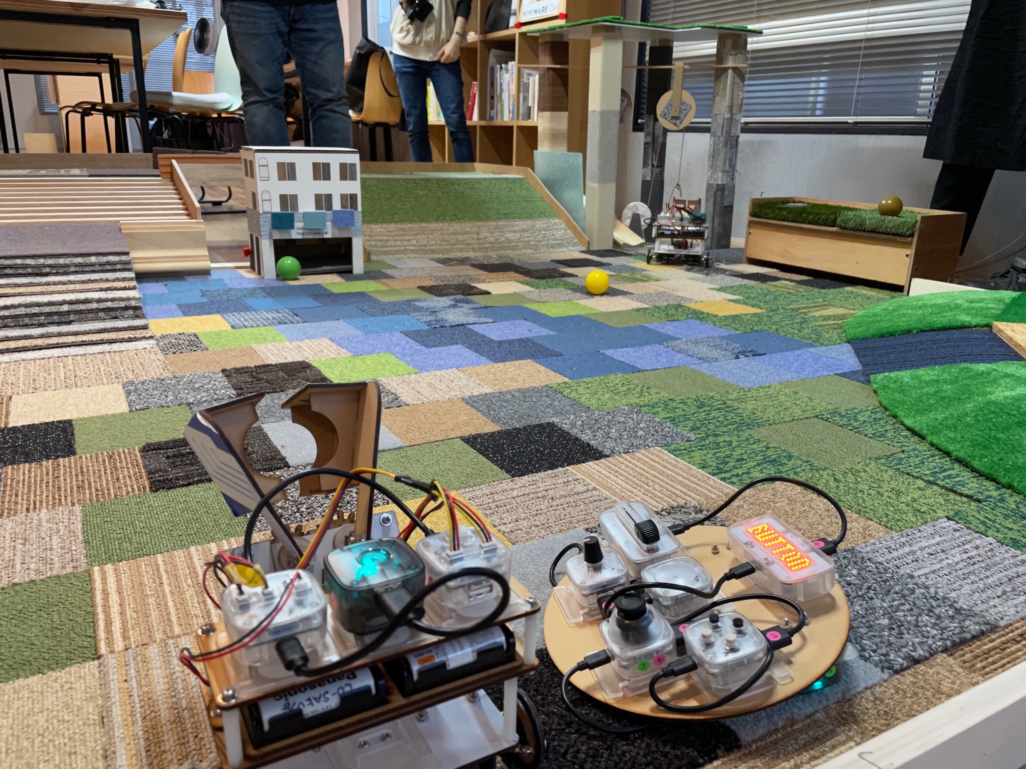 こんなロボコンステージ見たことない！大人の本気のコーサク炸裂〜「VIVITA ROBOCON with CO-SAKU谷 2022」プロジェクトレポート② - まちの工作室｜シモキタFABコーサク室